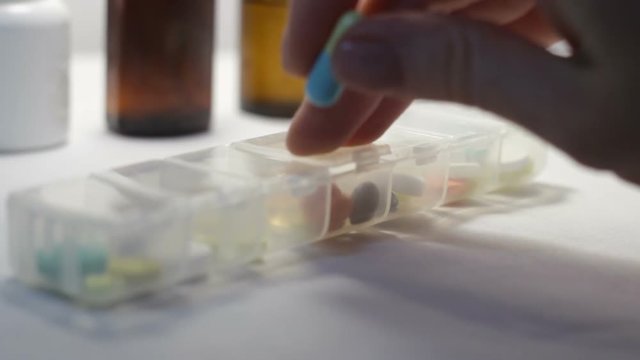 Over-Medicated Bilder – Durchsuchen 40 Archivfotos, Vektorgrafiken und ...