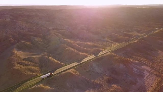 No Highway 18 vídeos de archivo: 3 clips de vídeo HD y 4K | Adobe Stock