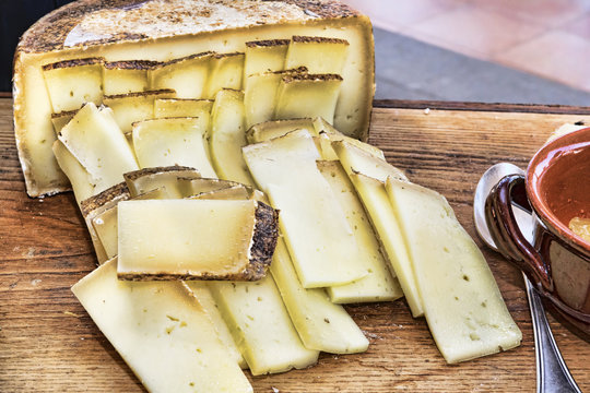 รูปภาพCheese-Maker – เลือกดูภาพถ่ายสต็อก เวกเตอร์ และวิดีโอ1,021 ...