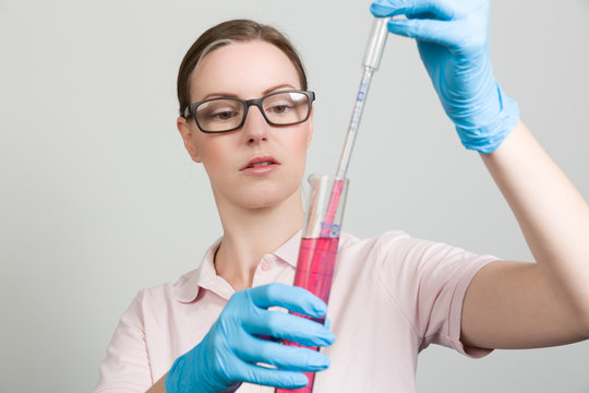 「Laborantin」の画像 - 1,083 件の Stock 写真、ベクターおよびビデオ | Adobe Stock