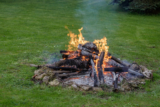 「Ugunskurs」の写真素材 | 2件の無料イラスト画像 | Adobe Stock