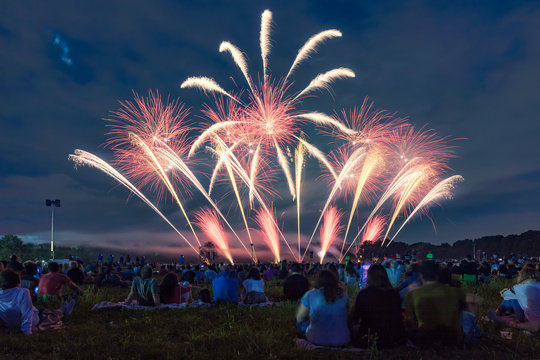 Pyro Bilder – Durchsuchen 8,493 Archivfotos, Vektorgrafiken und Videos ...