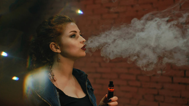 Vape Model Bilder – Durchsuchen 9,443 Archivfotos, Vektorgrafiken und ...