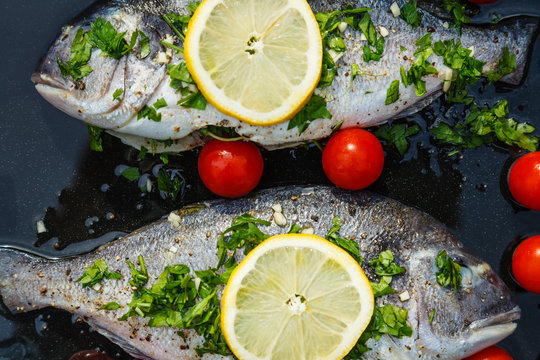 「Goldbrassen」の写真素材 | 165件の無料イラスト画像 | Adobe Stock