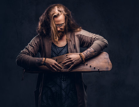 Gusli 画像 - 参照 788 Stock 写真、ベクターおよびビデオ | Adobe Stock