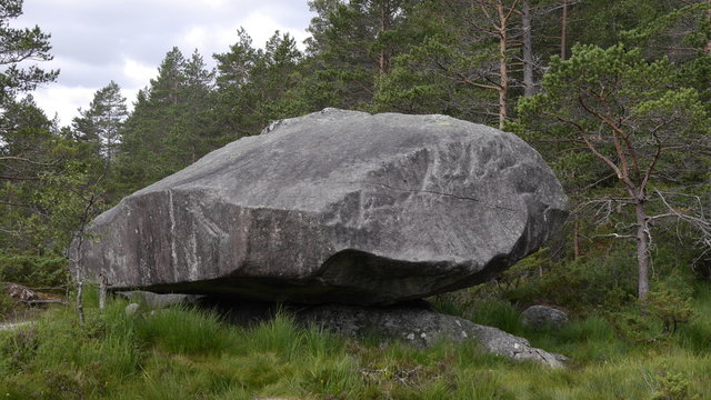 Wackelstein bilder – Bläddra bland 161 stockfoton, vektorer och videor ...