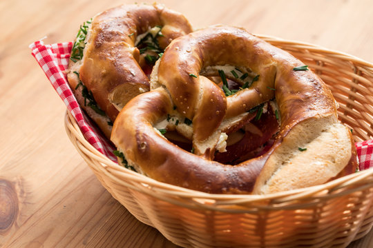 รูปภาพButterbrezel – เลือกดูภาพถ่ายสต็อก เวกเตอร์ และวิดีโอ81 | Adobe Stock
