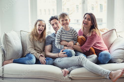 "happy family,dad,mom, sister and brother" photo libre de droits sur la ...