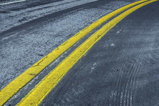 "Double Yellow Lines" Images – Browse 3,041 Stock Photos, Vectors, and ...
