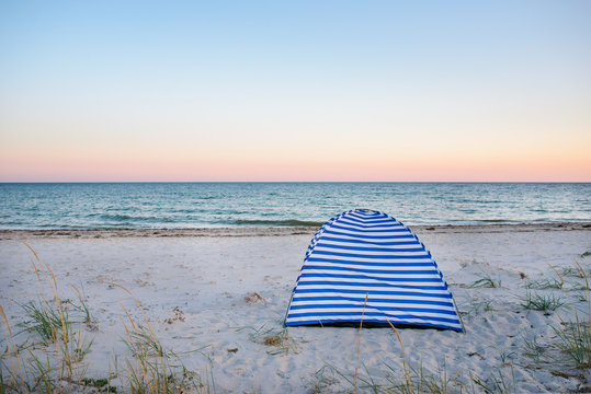 Lockal-Bilder: Stock-Fotos & -Videos. | Adobe Stock