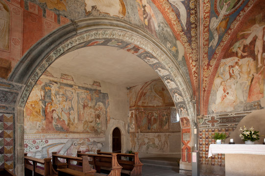 Romanik bilder – Bläddra bland 30,717 stockfoton, vektorer och videor ...