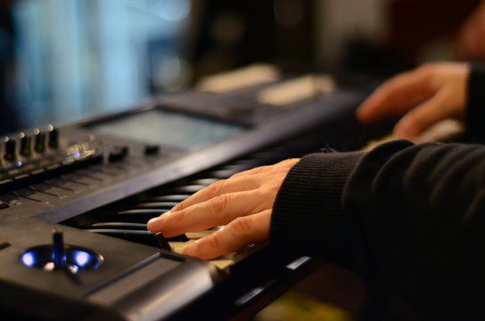 Keyboardist Images – Browse 2,227 Stock Photos, Vectors, and Video ...