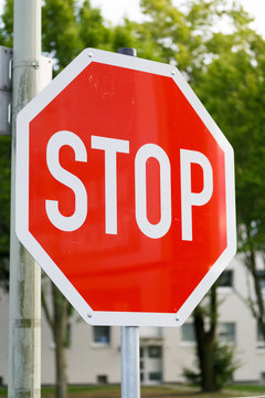 Stoppschild Images – Parcourir 1,546 le catalogue de photos, vecteurs ...
