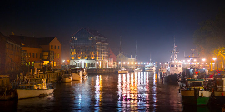 Memel Bilder – Durchsuchen 6,786 Archivfotos, Vektorgrafiken und Videos ...