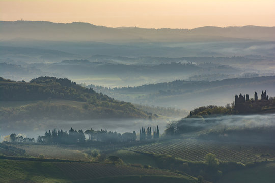 12,449 件の最適な Nebelig 画像、ストック写真、ベクター | Adobe Stock
