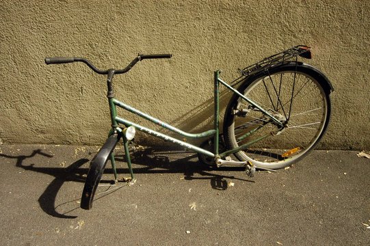 Schrottfahrrad Images – Browse 13 Stock Photos, Vectors, and Video ...