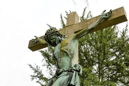 Gekreuzigter Bilder – Durchsuchen 278 Archivfotos, Vektorgrafiken und Videos | Adobe Stock