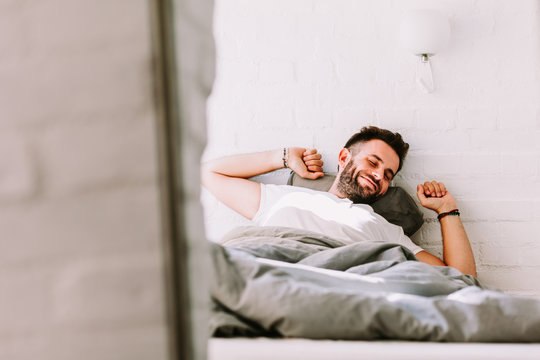 รูปภาพWaking – เลือกดูภาพถ่ายสต็อก เวกเตอร์ และวิดีโอ177,125 | Adobe Stock