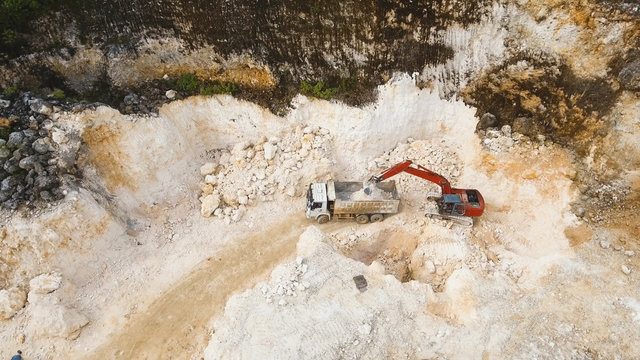 Obrazy ("Limestone Quarry") — zdjęcia, wektory i wideo bez tantiem ...