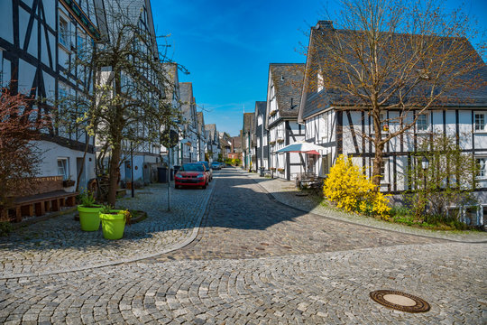 รูปภาพFreudenberg – เลือกดูภาพถ่ายสต็อก เวกเตอร์ และวิดีโอ843 | Adobe Stock