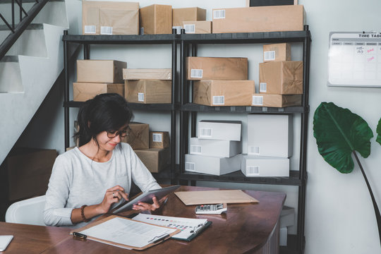 Office Delivery Images – Browse 266,674 Stock Photos, Vectors, and ...