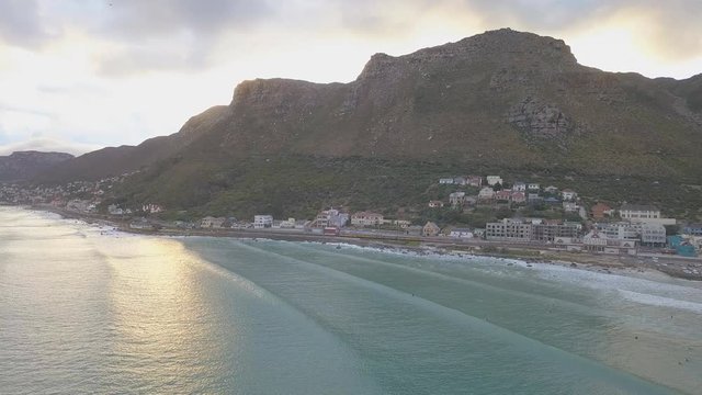 Muizenberg bilder – Bläddra bland 1,615 stockfoton, vektorer och videor ...