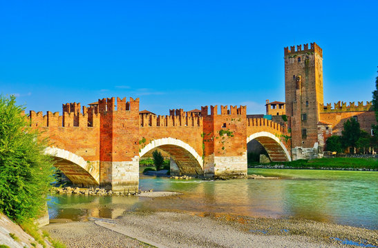 รูปภาพCastelvecchio – เลือกดูภาพถ่ายสต็อก เวกเตอร์ และวิดีโอ3,155 ...