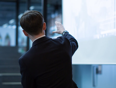 "Presenter On Stage" Images – Browse 101 Stock Photos, Vectors, and ...