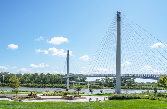 "Curved Bridge" Images – Browse 123 Stock Photos, Vectors, and Video ...