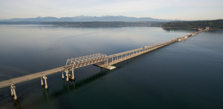Floating Bridge"」の写真素材 | 4,308件の無料イラスト画像 | Adobe Stock
