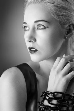「Bondege」の写真素材 | 91件の無料イラスト画像 | Adobe Stock