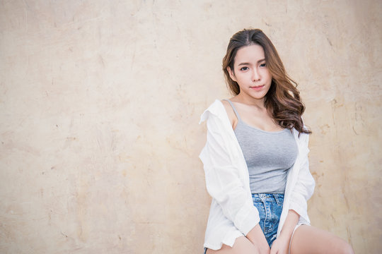 รูปภาพNextdoor – เลือกดูภาพถ่ายสต็อก เวกเตอร์ และวิดีโอ137 | Adobe Stock