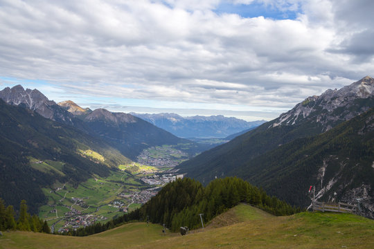 Elferlift Bilder – Durchsuchen 27 Archivfotos, Vektorgrafiken und ...