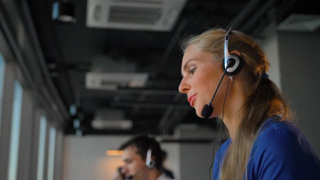 Call-Centre Bilder – Durchsuchen 395 Archivfotos, Vektorgrafiken und Videos | Adobe Stock