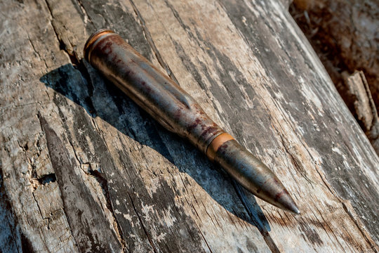 「Large-Caliber」の写真素材 | 641件の無料イラスト画像 | Adobe Stock