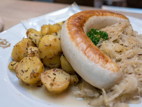 Kalbsbratwurst bilder – Bläddra bland 121 stockfoton, vektorer och ...