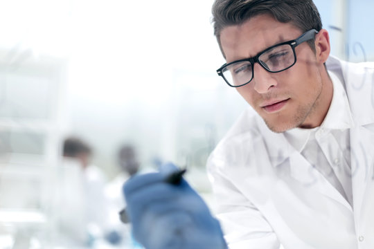 รูปภาพFocused – เลือกดูภาพถ่ายสต็อก เวกเตอร์ และวิดีโอ3,440,829 | Adobe ...