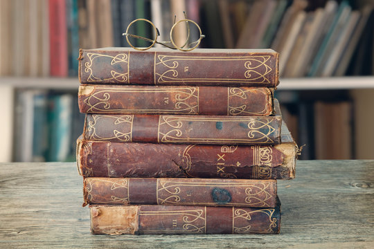 "Old Books" Immagini - Sfoglia 3,186 foto, vettoriali e video Stock ...