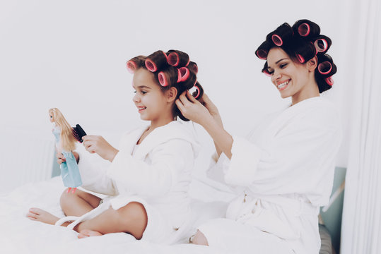 Combing Images – Browse 577,964 Stock Photos, Vectors, and Video ...