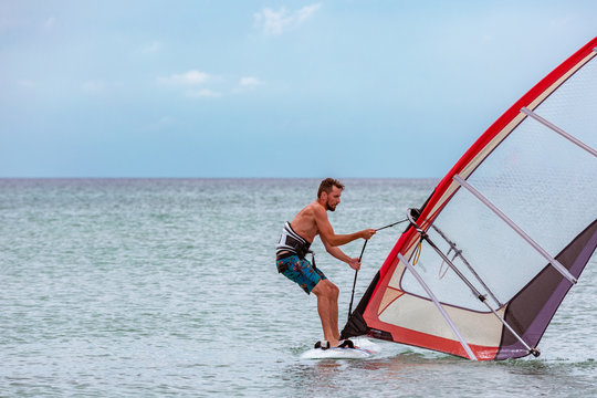 Windsurfing Jump Bilder – Durchsuchen 9,103 Archivfotos, Vektorgrafiken ...