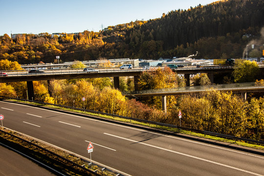 Autobahnen bilder – Bläddra bland 694 stockfoton, vektorer och videor ...