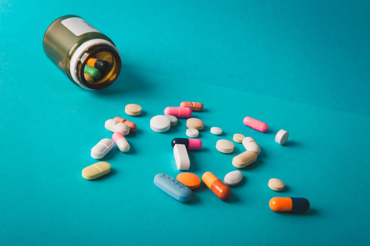 รูปภาพ"Drug – เลือกดูภาพถ่ายสต็อก เวกเตอร์ และวิดีโอ13,684,268 | Adobe ...
