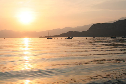 รูปภาพSundawn – เลือกดูภาพถ่ายสต็อก เวกเตอร์ และวิดีโอ1,343 | Adobe Stock