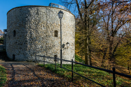 Baszta Bilder – Durchsuchen 2,132 Archivfotos, Vektorgrafiken und ...