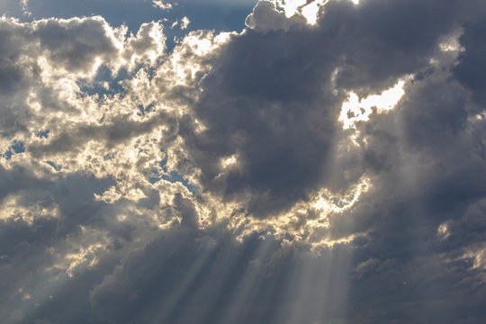 「God-Rays」の写真素材 | 60件の無料イラスト画像 | Adobe Stock