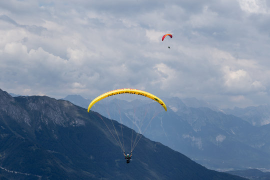 Gleitschirmfliegen Images – Browse 3,217 Stock Photos, Vectors, and ...