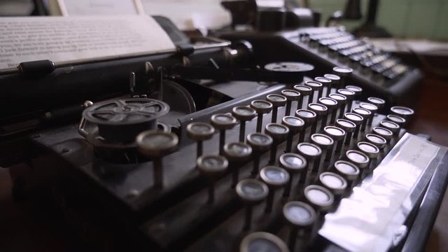 Typewriters 影像 – 瀏覽 248,809 個素材庫相片、向量圖和影片 | Adobe Stock