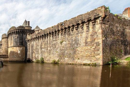 Machicolations Bilder – Durchsuchen 2,297 Archivfotos, Vektorgrafiken ...