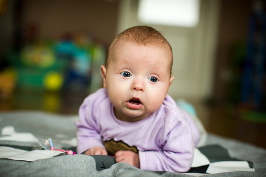 Bauchlage-Bilder: Stock-Fotos & -Videos. | Adobe Stock