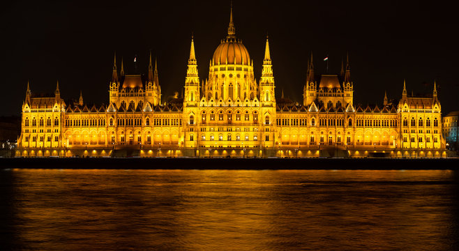 Tonava - Images et vidéos libres de droits | Adobe Stock